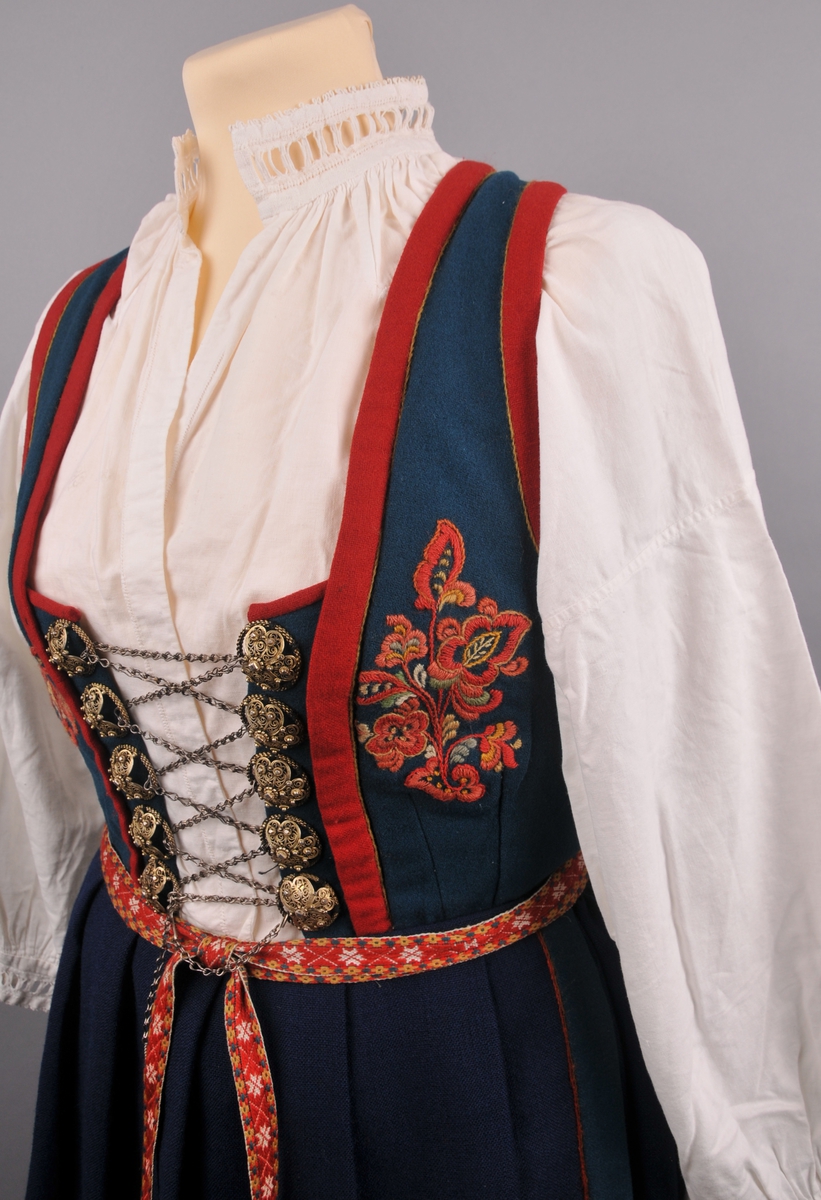 Bunad - Vest-Telemark Museum / DigitaltMuseum