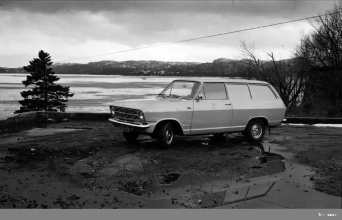Bergen telestasjons biler - Norsk Teknisk Museum / DigitaltMuseum